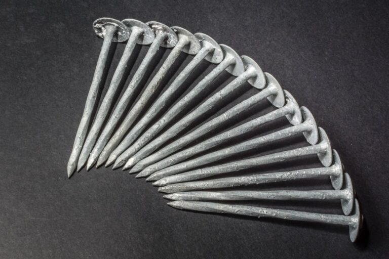 Jenis-Jenis Paku dan Fungsinya Dalam Konstruksi - MBT Steel